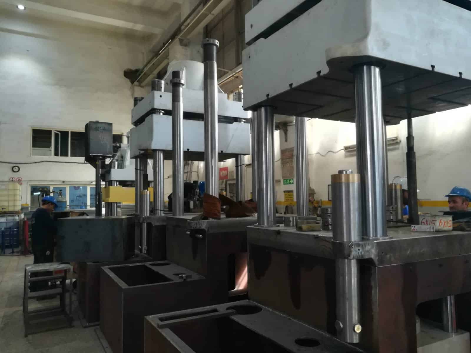Presse hydraulique horizontale pour industrie automobile